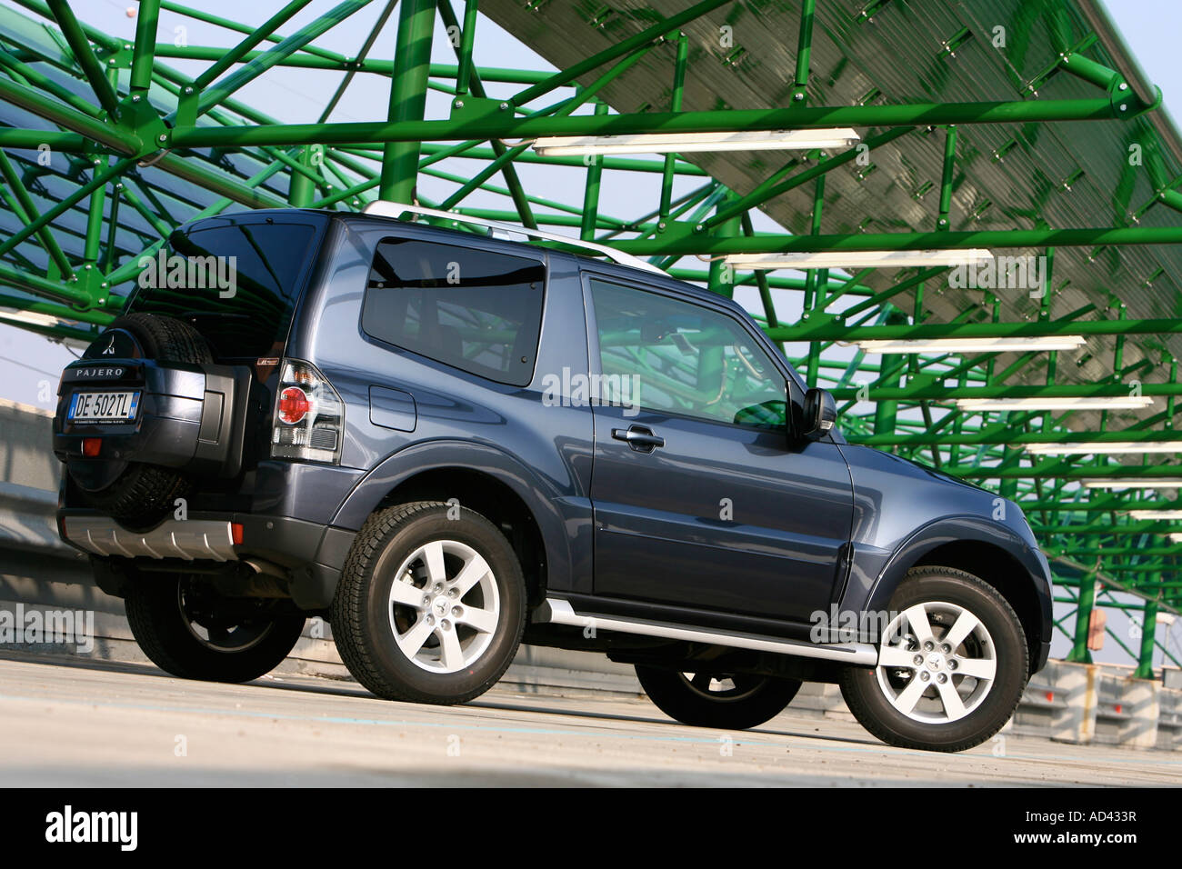 Mitsubishi Pajero 2007 Stock Photo - Alamy