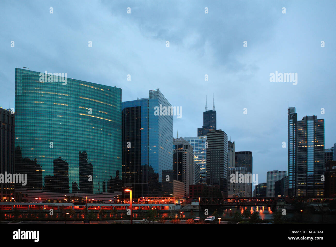 early morning view of chicago downtown from merchandise mart Stock ...
