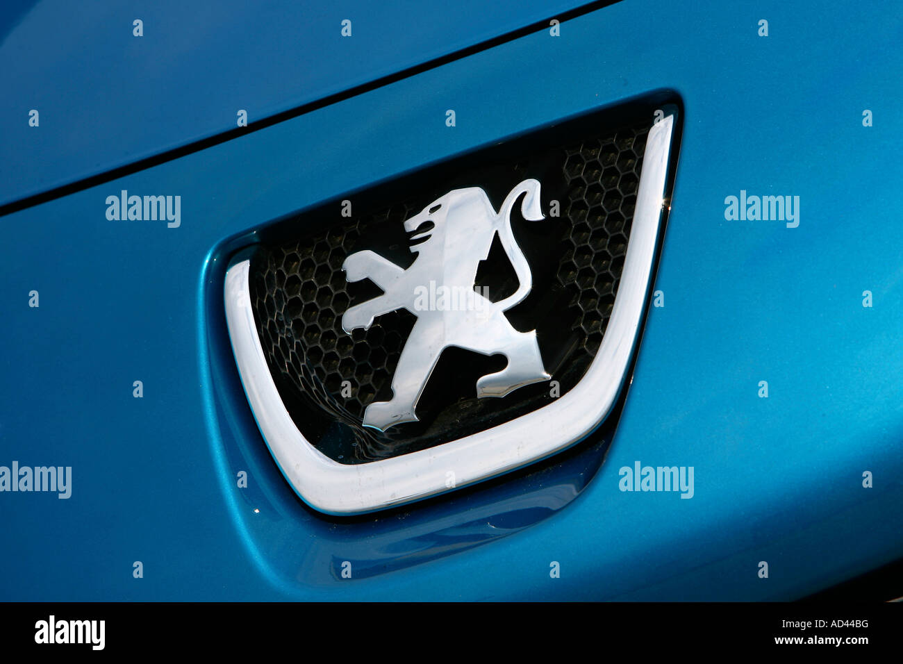 Pegeout coupe cabriolet car logo Stock Photo - Alamy