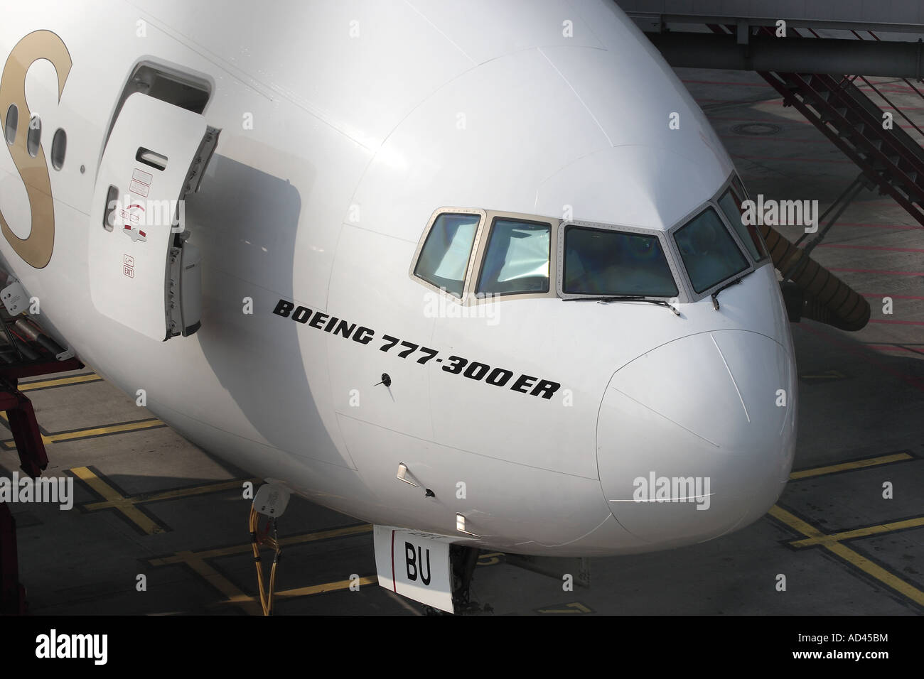 Aeroplanes front view hi-res stock photography and images - Alamy