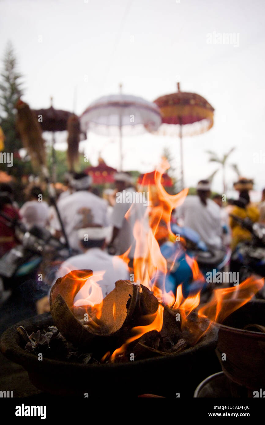 Burning coconut shells hi-res stock photography and images - Alamy