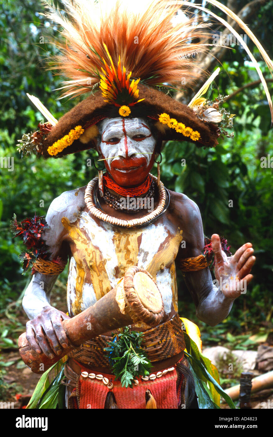 Colorful Huli Wigmen Painted Face In Papua New Guinea Stock Photo - Alamy