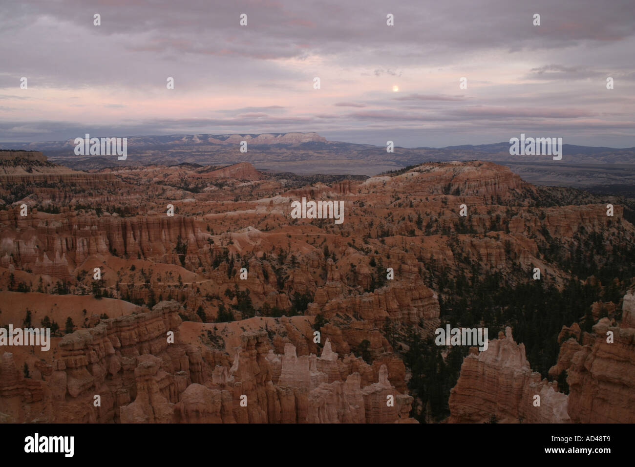 Moon rise over the hoodoos in Bryce Canyon Naitonal Park Stock Photo ...