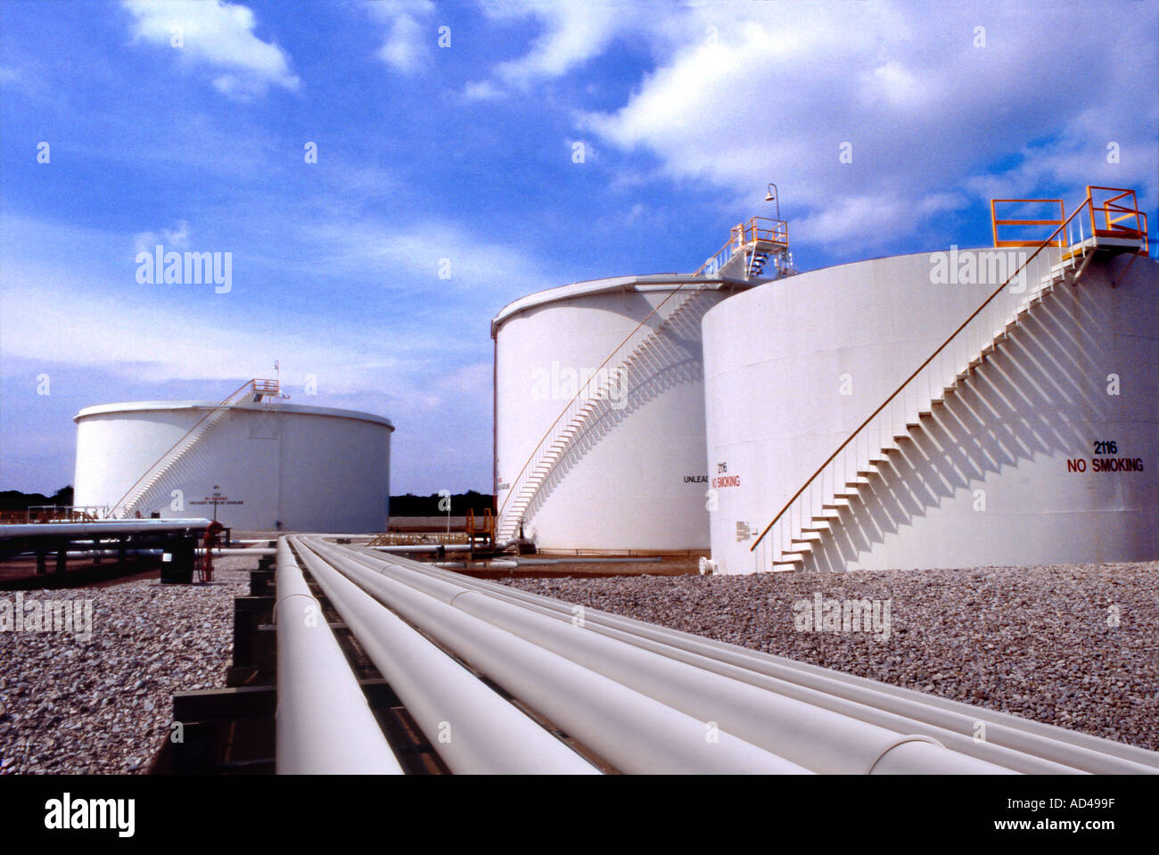 Refinery tanks hi-res stock photography and images - Alamy