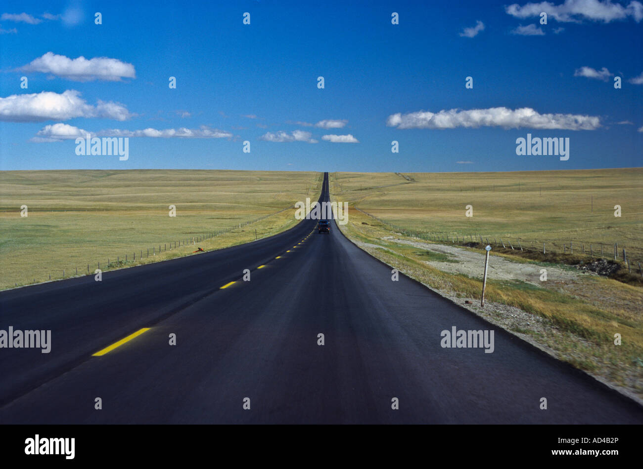 Usa highway montana country road hi-res stock photography and images ...