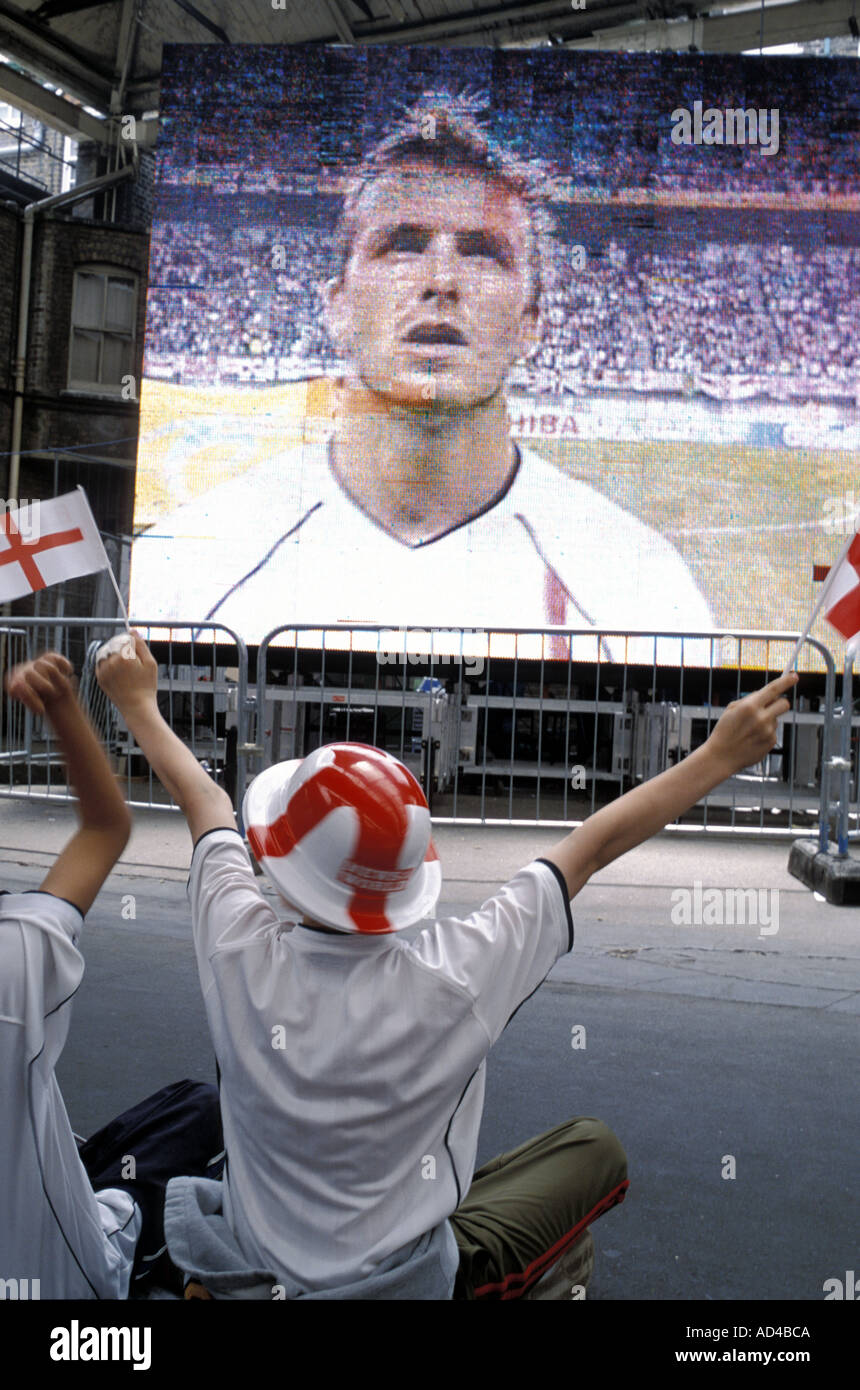 David beckam 2002 hi-res stock photography and images - Alamy