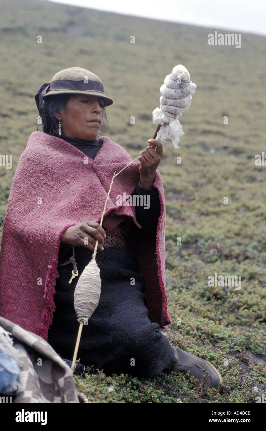 ECUADOR NATIVE QUECHUA WOMAN WEAVING IN A VILLAGE IN THE ANDES Stock ...