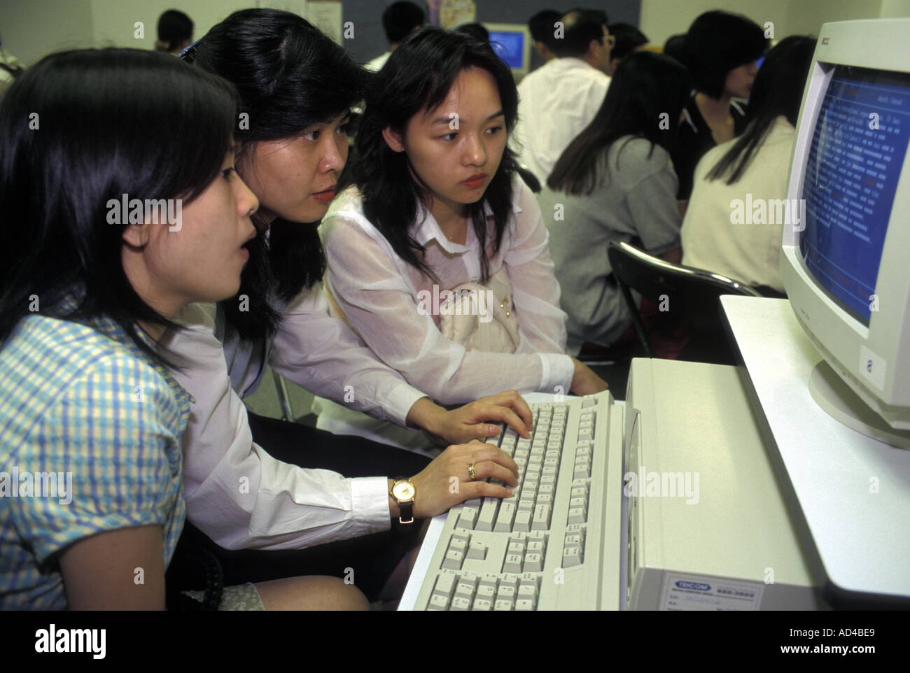 China and classroom and students hi-res stock photography and images ...