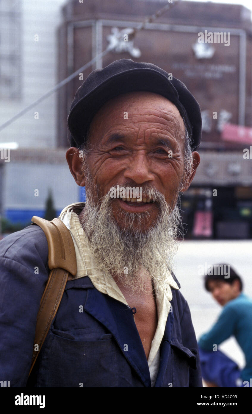China yunnan province kunming man hi-res stock photography and images ...