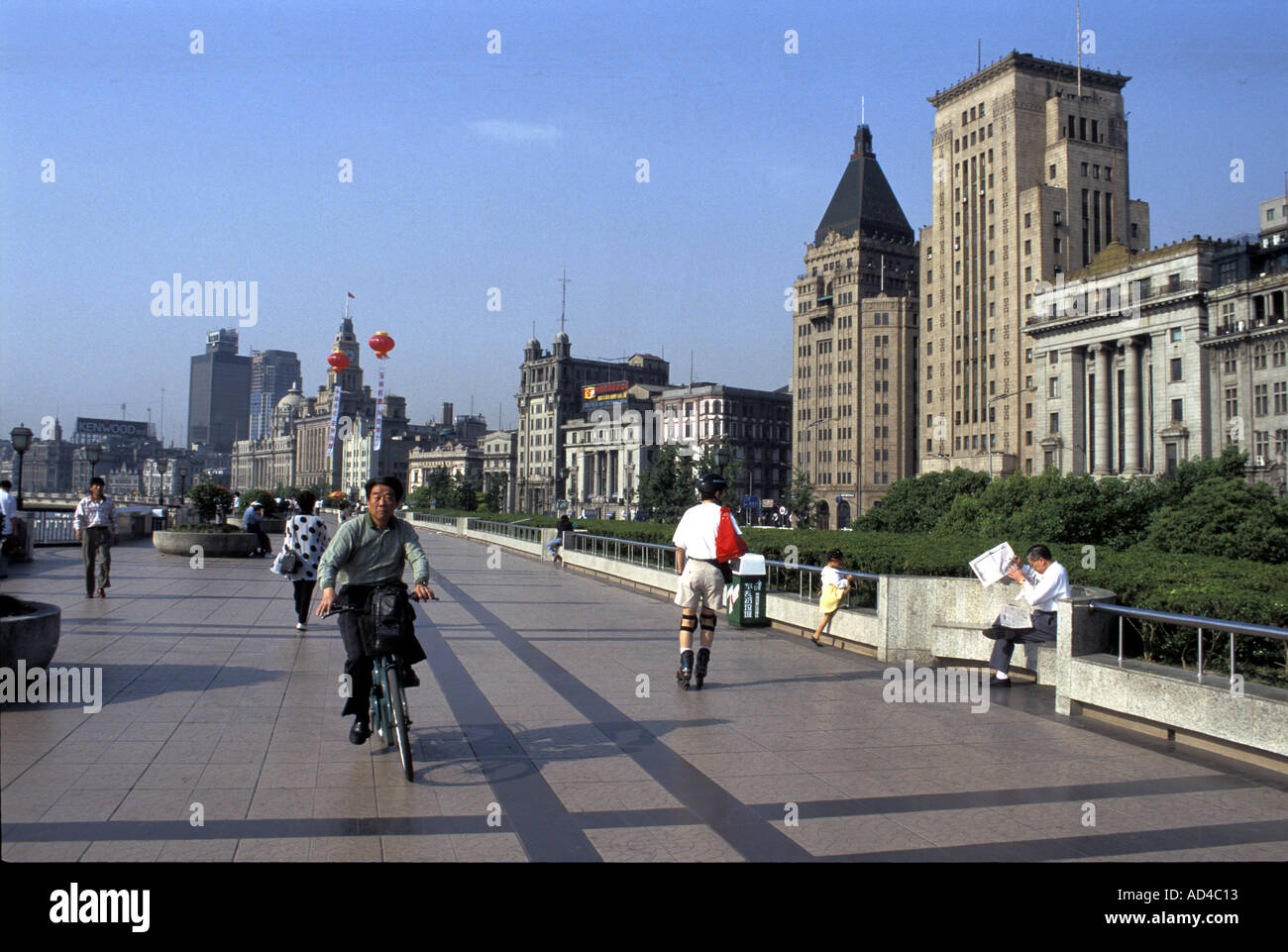 CHINA VIEW OF THE BUND PROMENADE ALONG THE HUANGPHO RIVER SHANGHAI ...