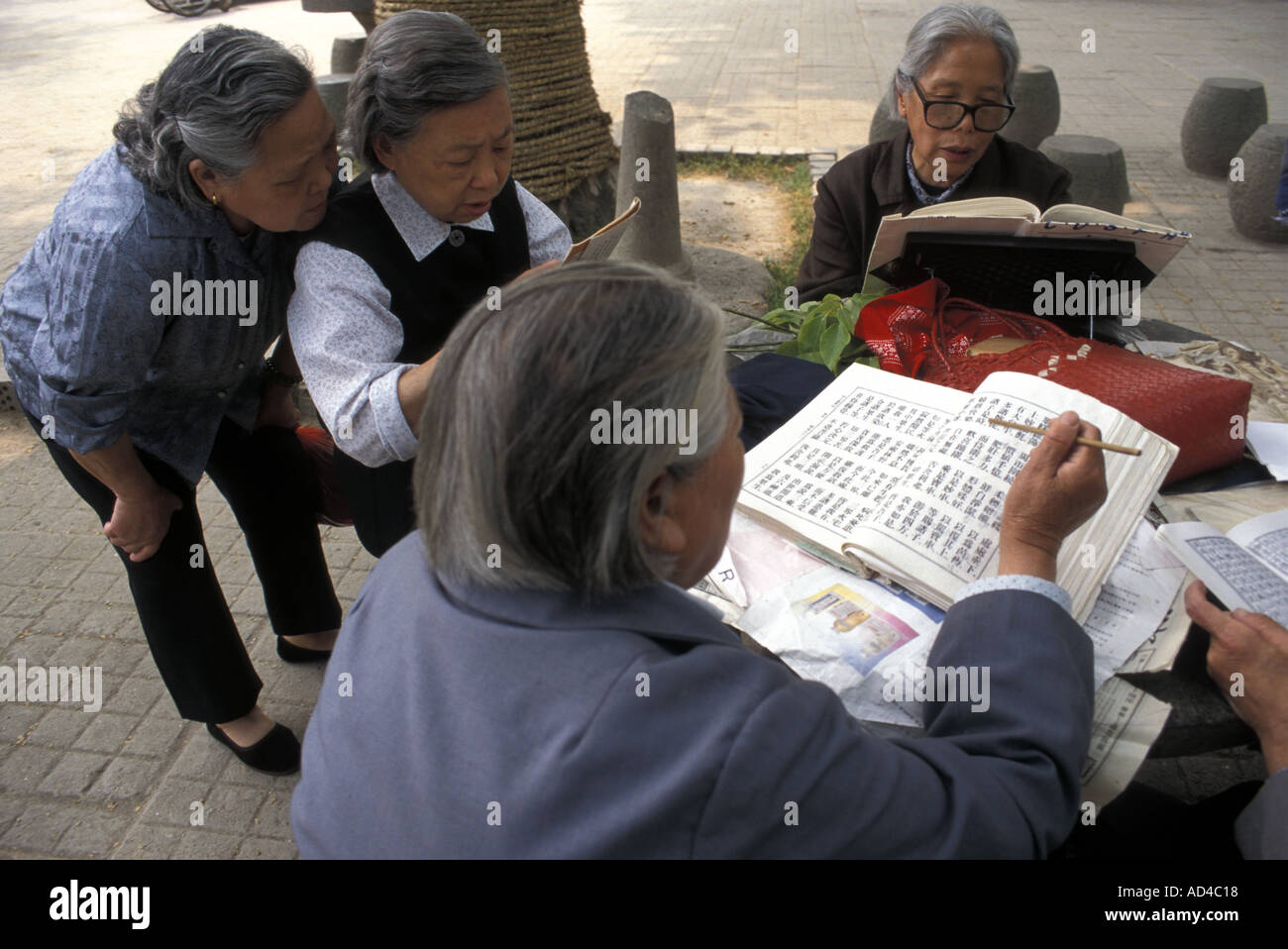 CHINA ADULT LITERACY WORKSHOPS PEOPLE S PARK SHANGHAI Stock Photo - Alamy