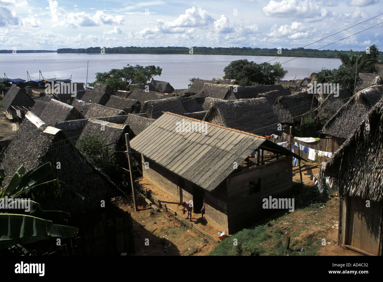 BOLIVIA HUTS IN RIBERALTA MADRE DE DIOS RIVER BENI AMAZON REGION Stock ...