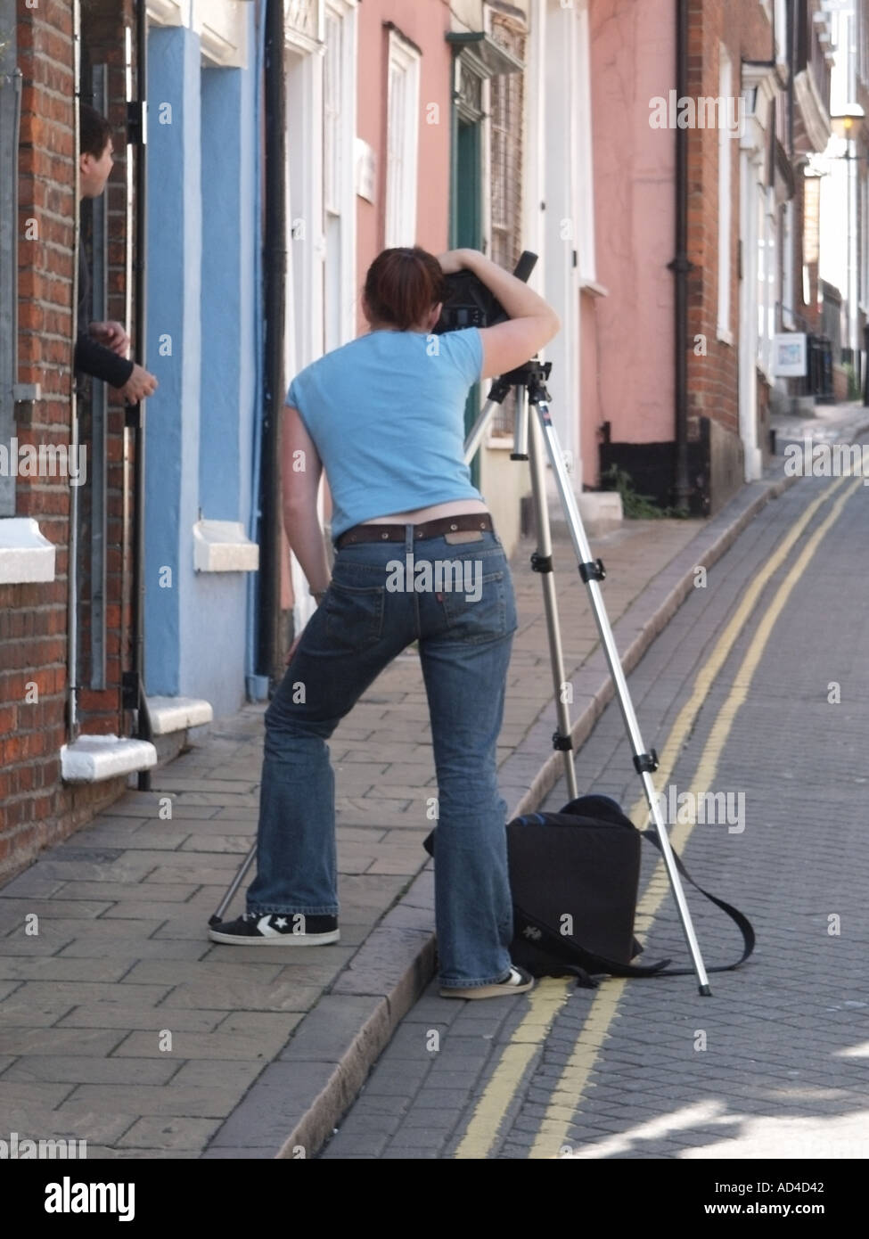 Women at work building a street hi-res stock photography and images - Alamy