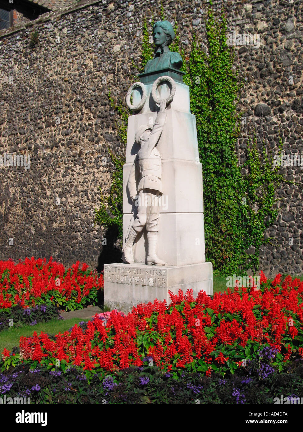 Edith cavell statue norwich hi-res stock photography and images - Alamy