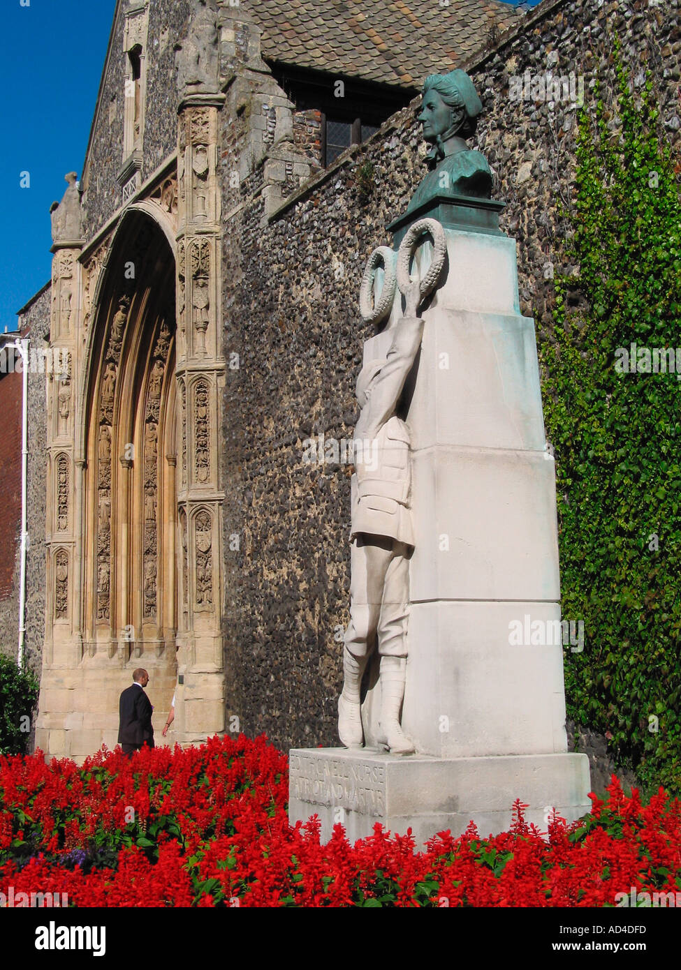 Edith cavell statue norwich hi-res stock photography and images - Alamy