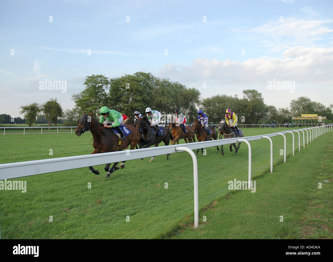 Royal windsor racecourse hi-res stock photography and images - Alamy
