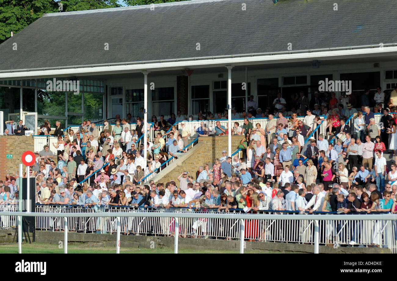 Horseracing crowd hi-res stock photography and images - Alamy