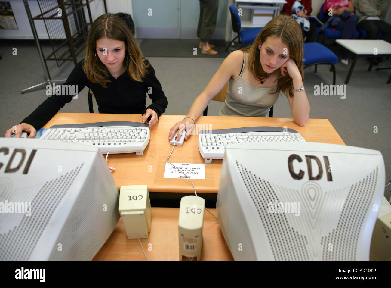 High school teenagers using computers hi-res stock photography and ...