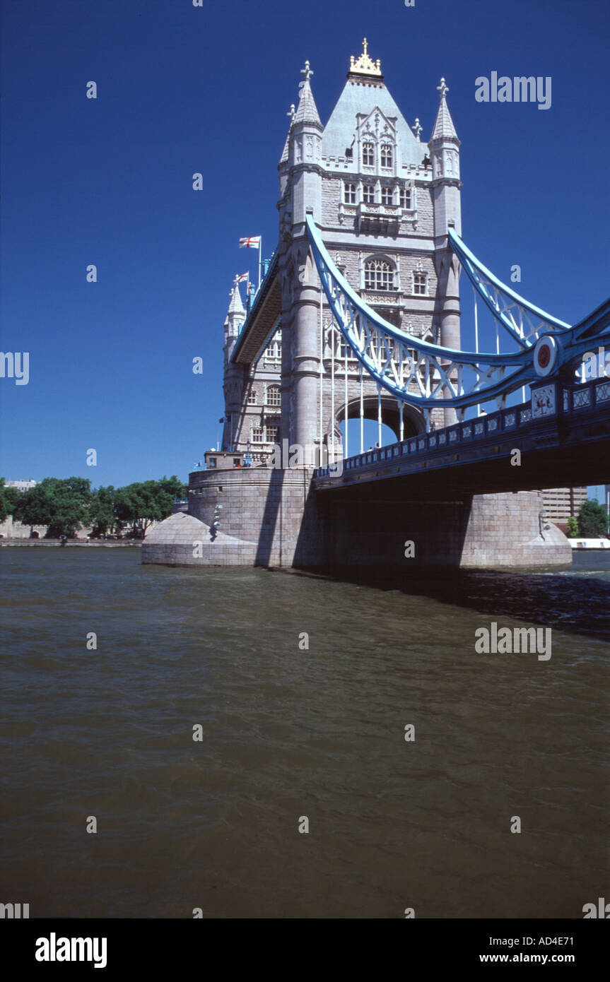 South tower of tower bridge london hi-res stock photography and images ...