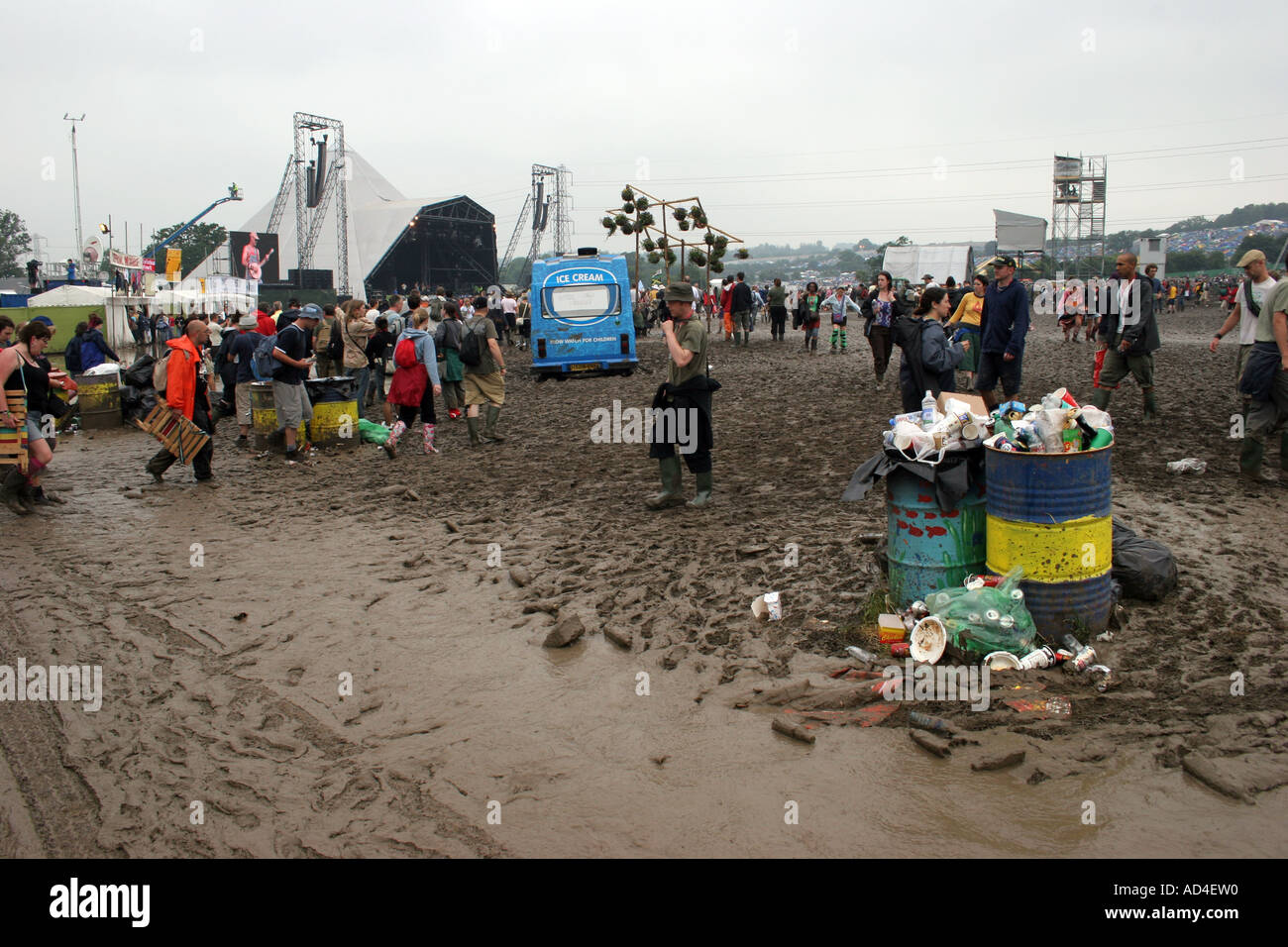 Pyramid stage arena covered in mud at the Glastonbury festival 2005 ...