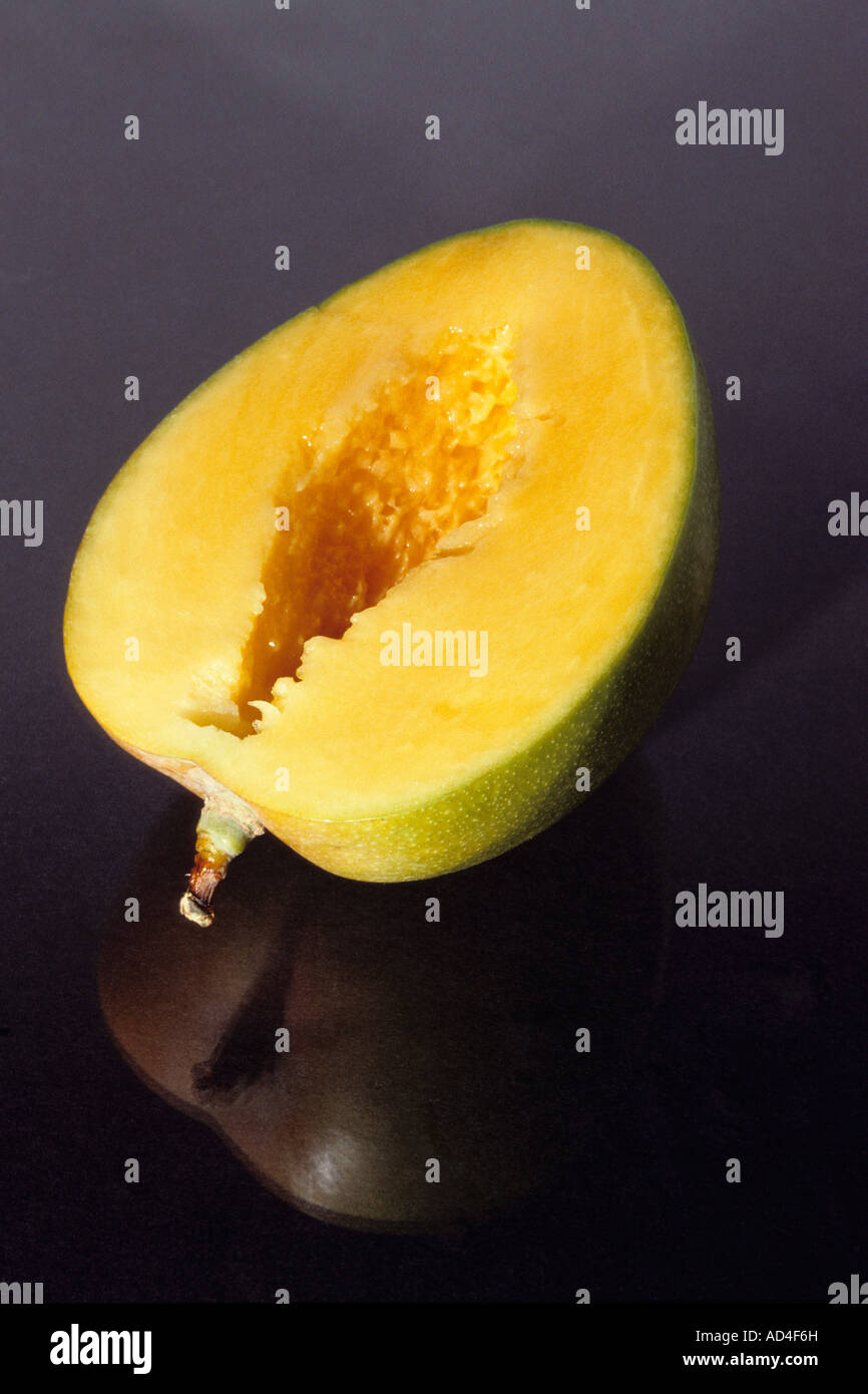 Half a mango hi-res stock photography and images - Alamy