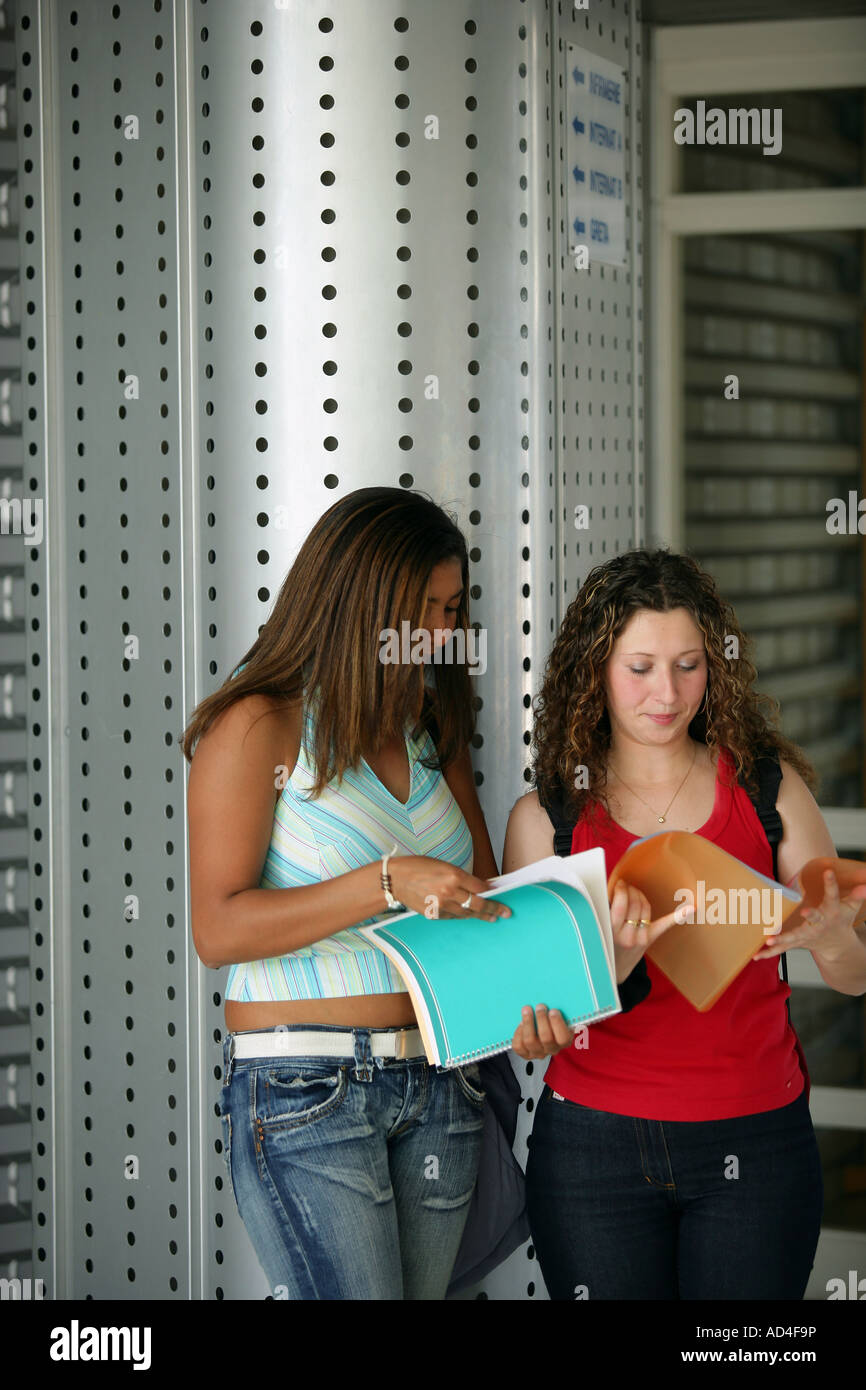 Students having a conversation Stock Photo - Alamy