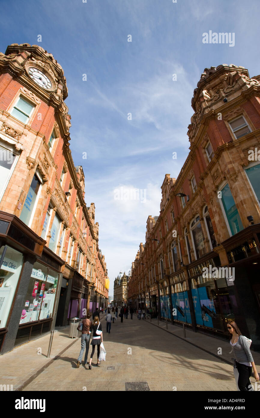 North east blue sky shopping affluent hi-res stock photography and ...