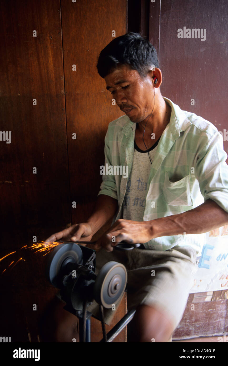 A man sharpening scissors in the Philippines Stock Photo - Alamy