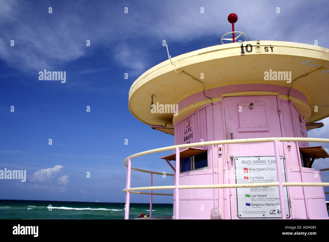 lifeguard station miami beach Stock Photo - Alamy