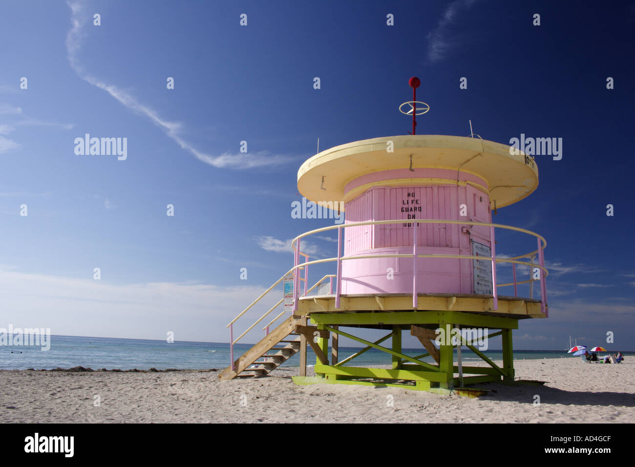 lifeguard station miami beach Stock Photo - Alamy