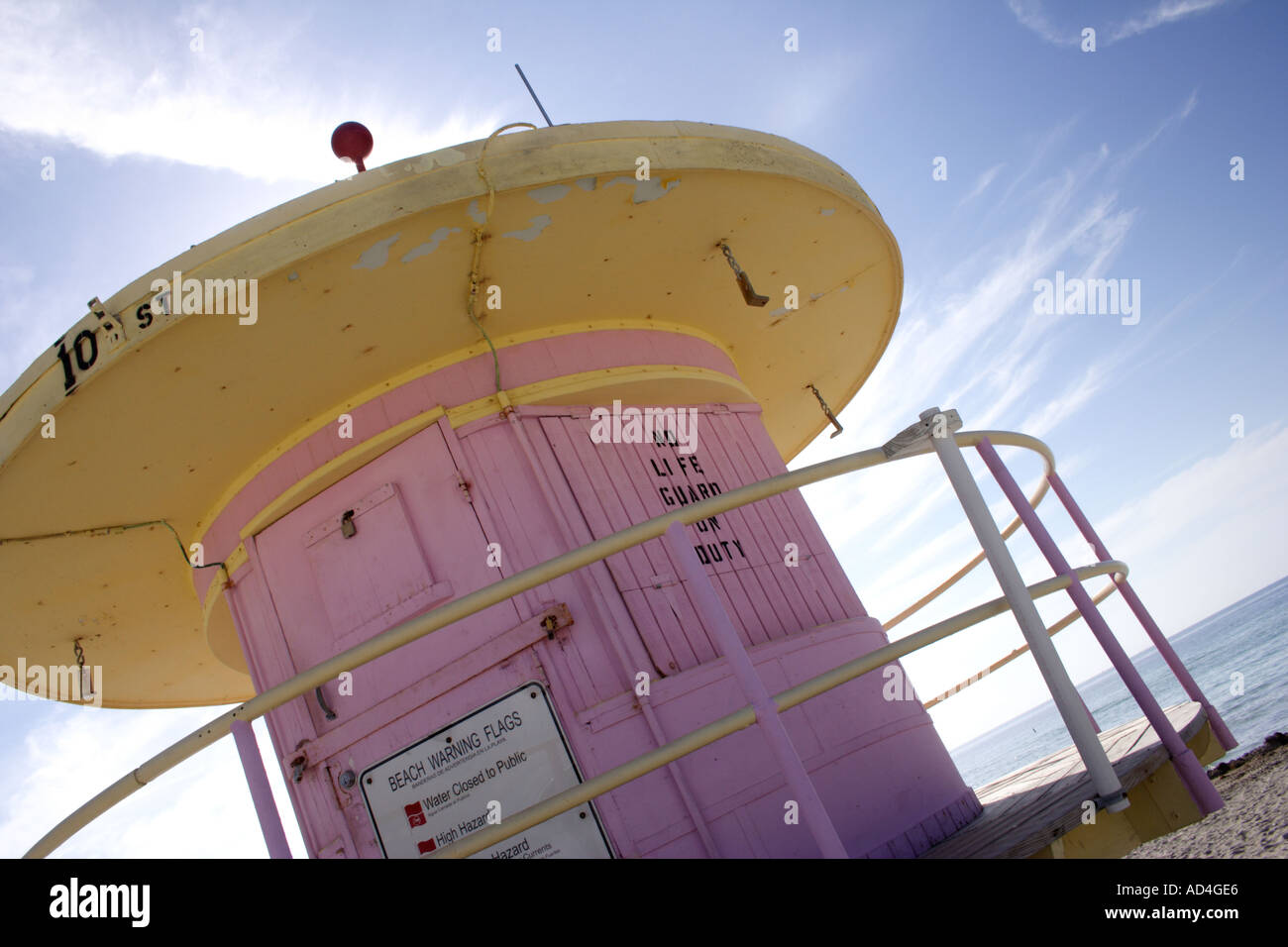 lifeguard station miami beach Stock Photo - Alamy