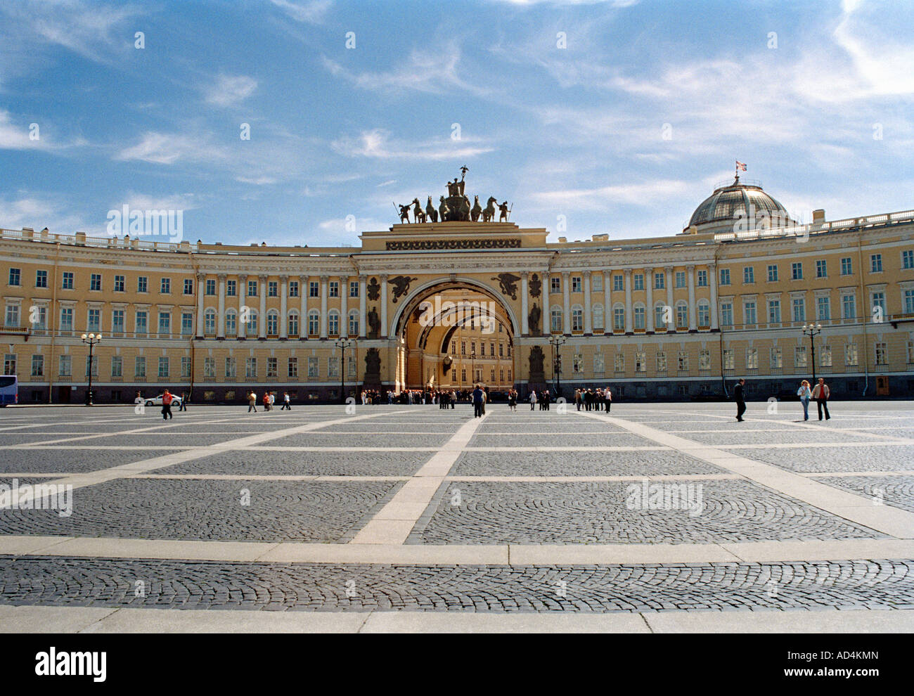 General Staff Building on Dvortsovaya Place, St. Petersburg, Russia ...
