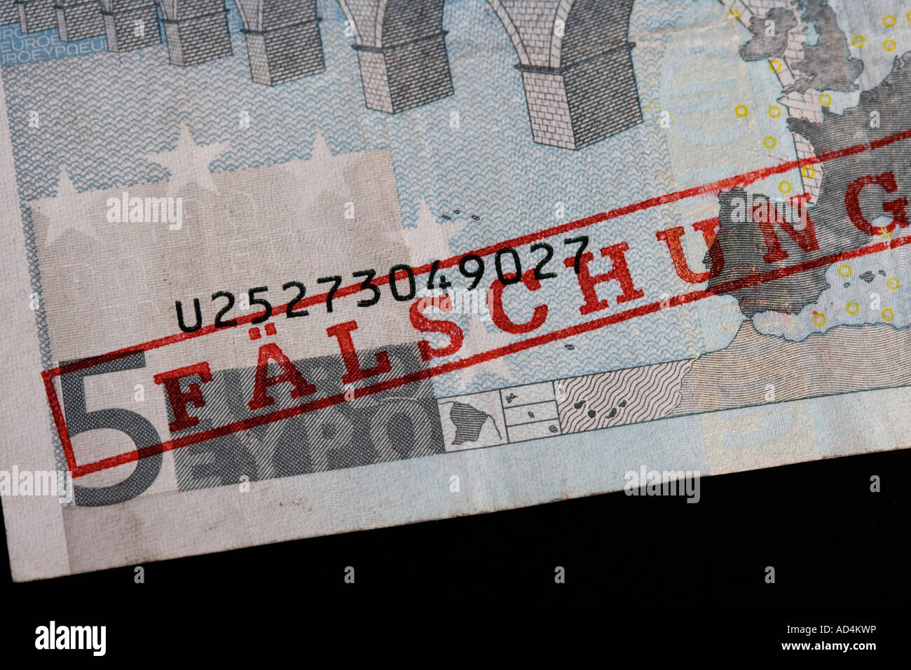 Five euro note hi-res stock photography and images - Alamy