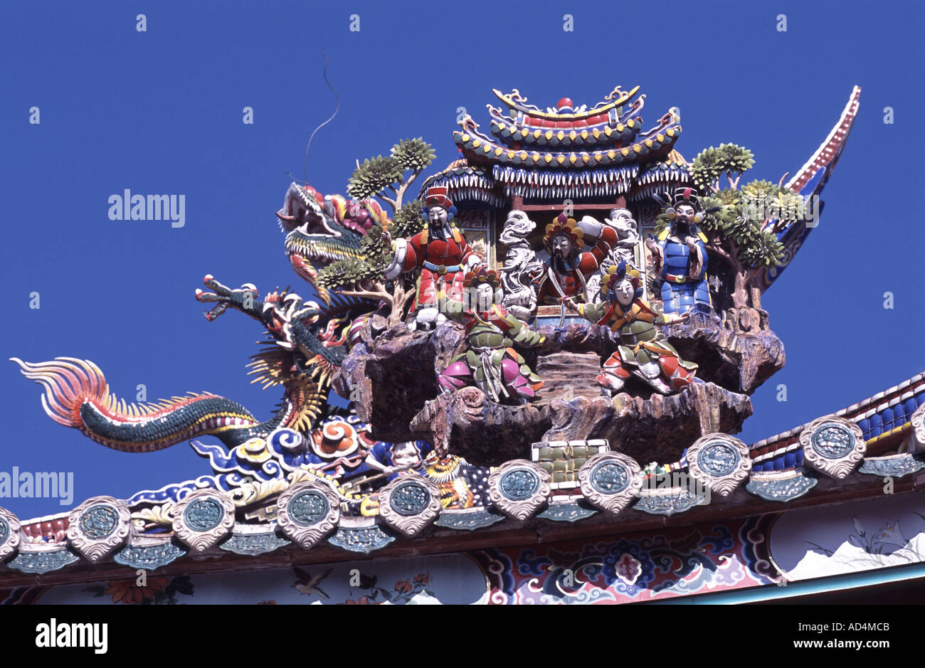 Taoist temple figures hi-res stock photography and images - Alamy