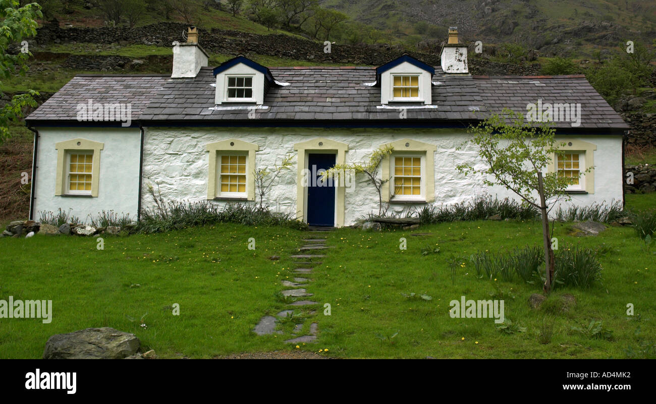 A traditional mountain cottage in Snowdonia Stock Photo - Alamy