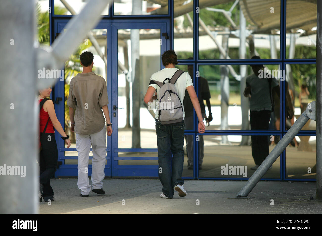 Students walking to school Stock Photo - Alamy