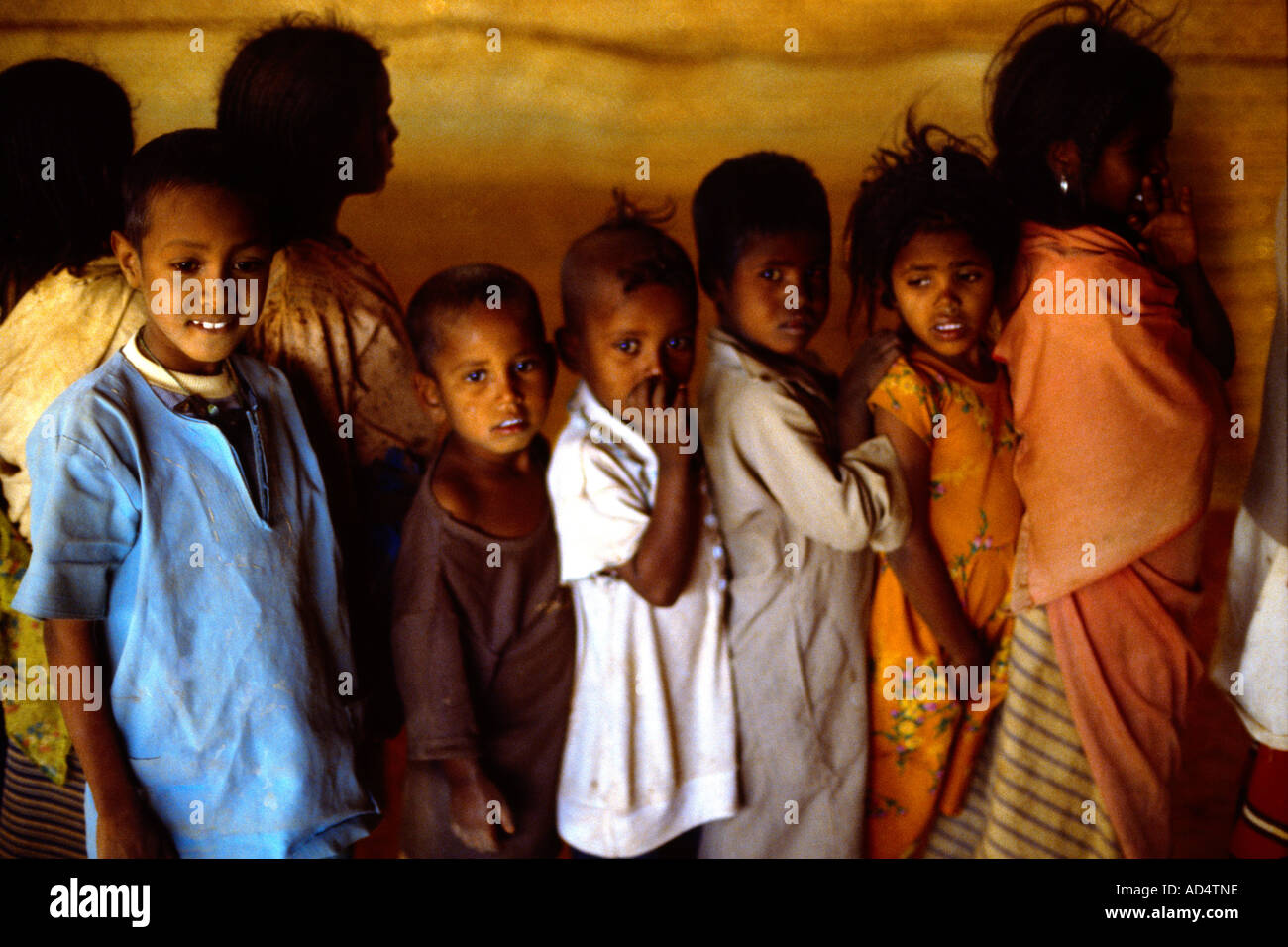 Refugee food queue hi-res stock photography and images - Alamy