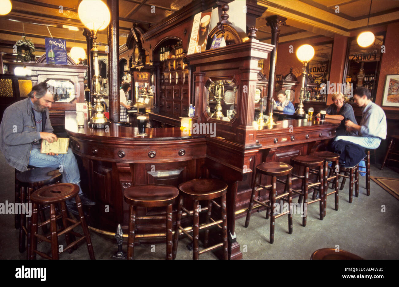 Ryans bar hi-res stock photography and images - Alamy