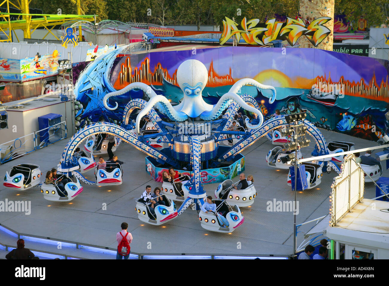 Spinning octopus hi-res stock photography and images - Alamy