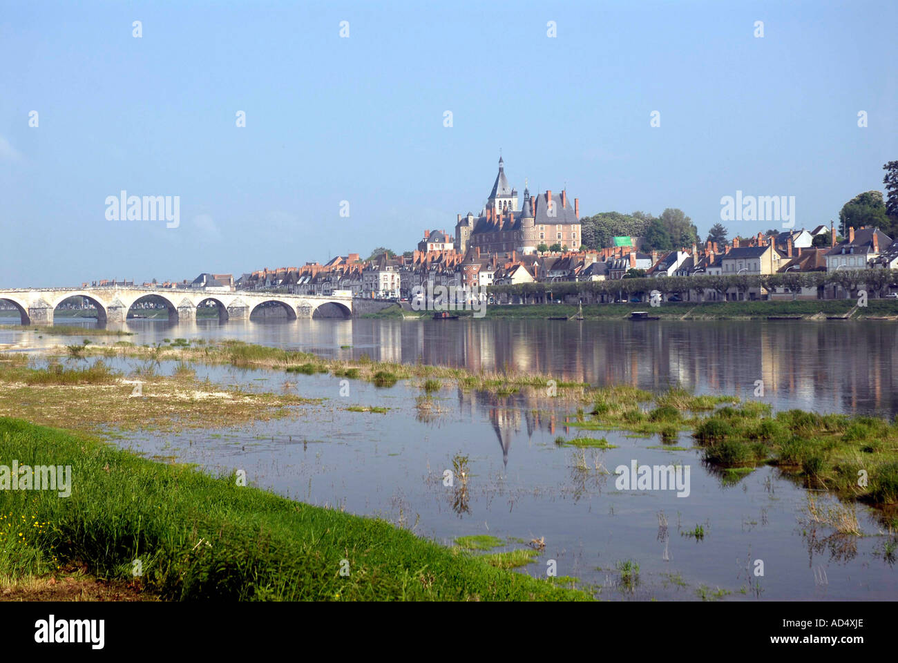 Gien town hi-res stock photography and images - Alamy