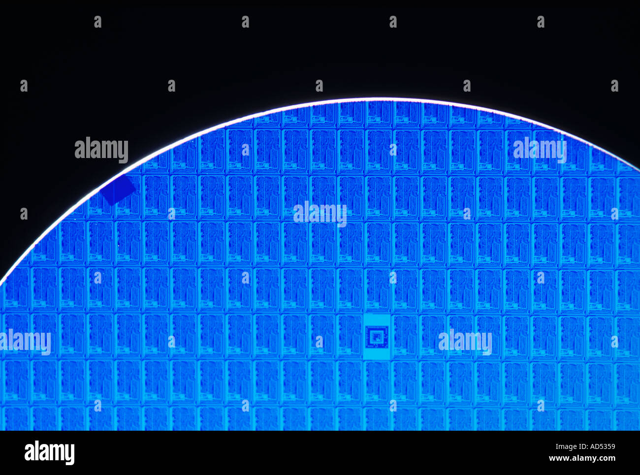 Semiconductor wafer disk hi-res stock photography and images - Alamy