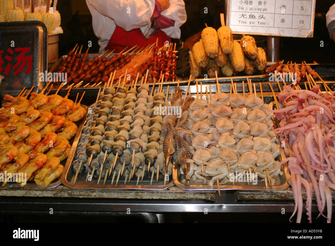 Selling snakes and other delicacies at Beijing's night food market off ...