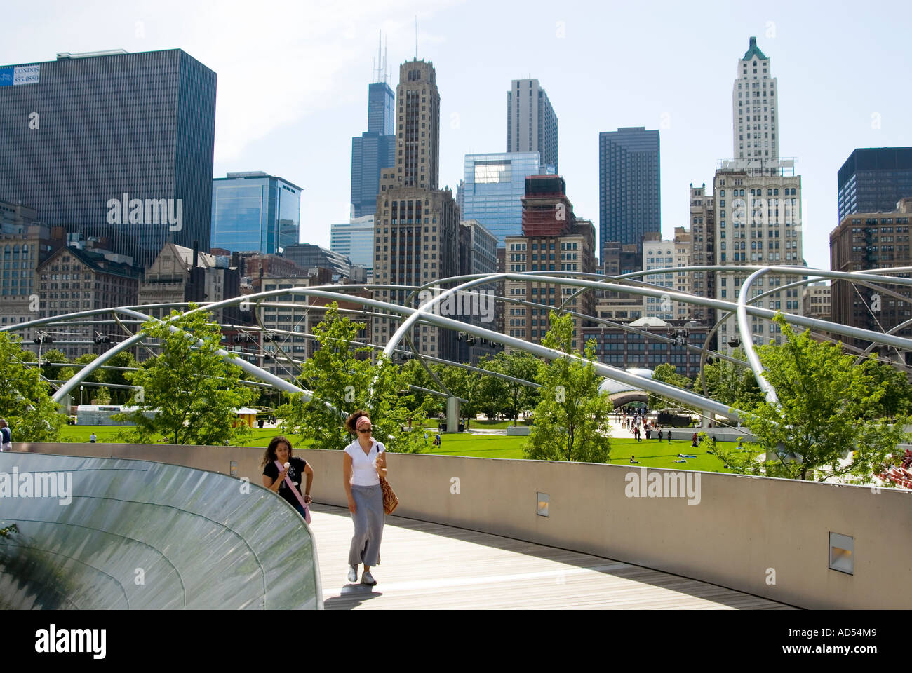 Chicago BP Bridge & Pritzker Pavilion / Millennium Park Stock Photo - Alamy