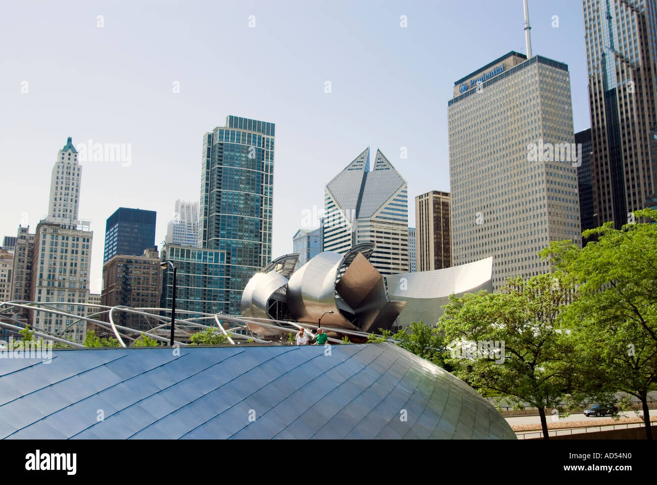 Chicago's BP Bridge & Pritzker Pavilion / Millennium Park Stock Photo ...