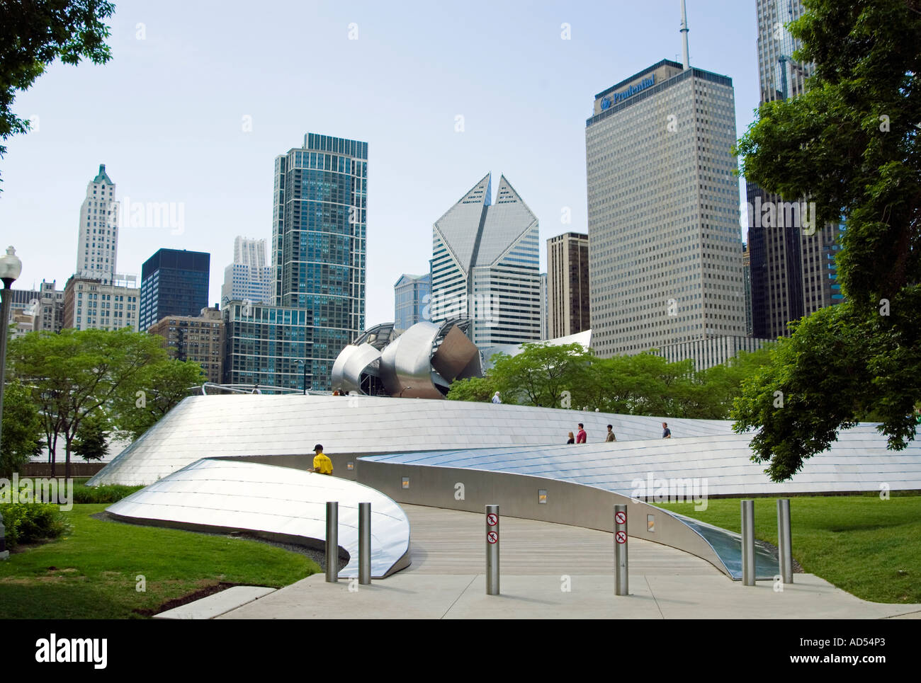 Chicago's BP Bridge / Millennium Park Stock Photo - Alamy