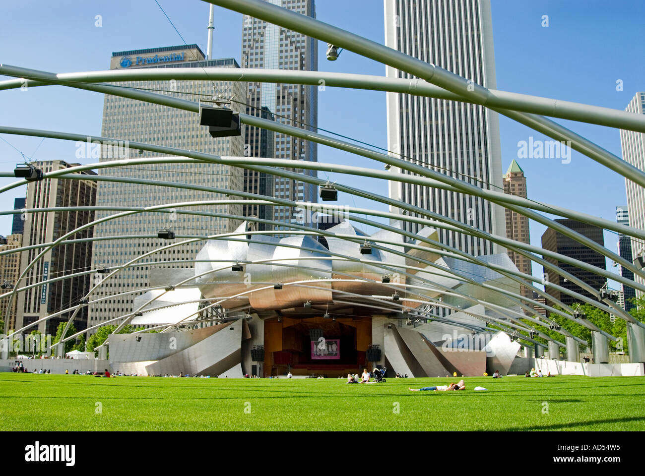 Chicago Pritzker Pavilion / Millennium Park Stock Photo - Alamy