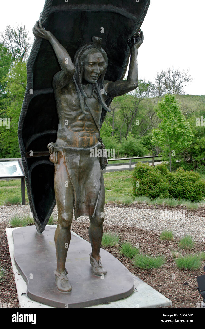 Native American Statue Stock Photo - Alamy