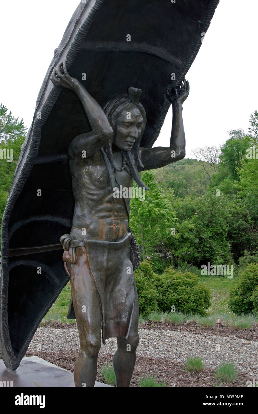 Native American Statue Stock Photo - Alamy