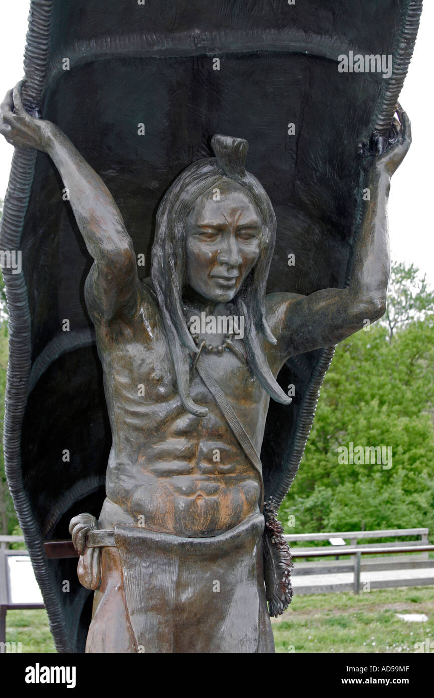 Native American Statue Stock Photo - Alamy