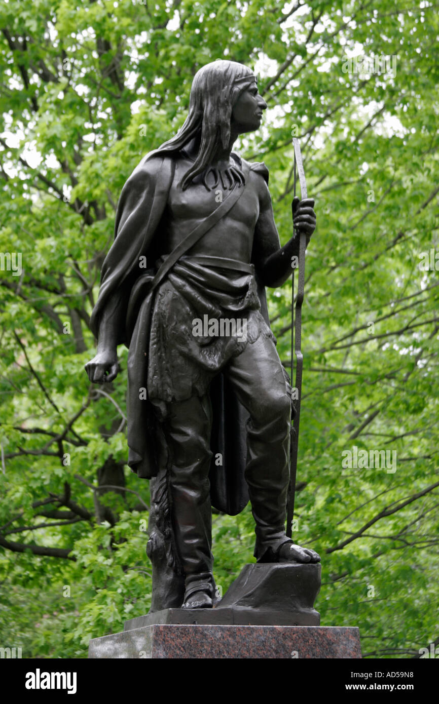 Native American Statue Stock Photo - Alamy